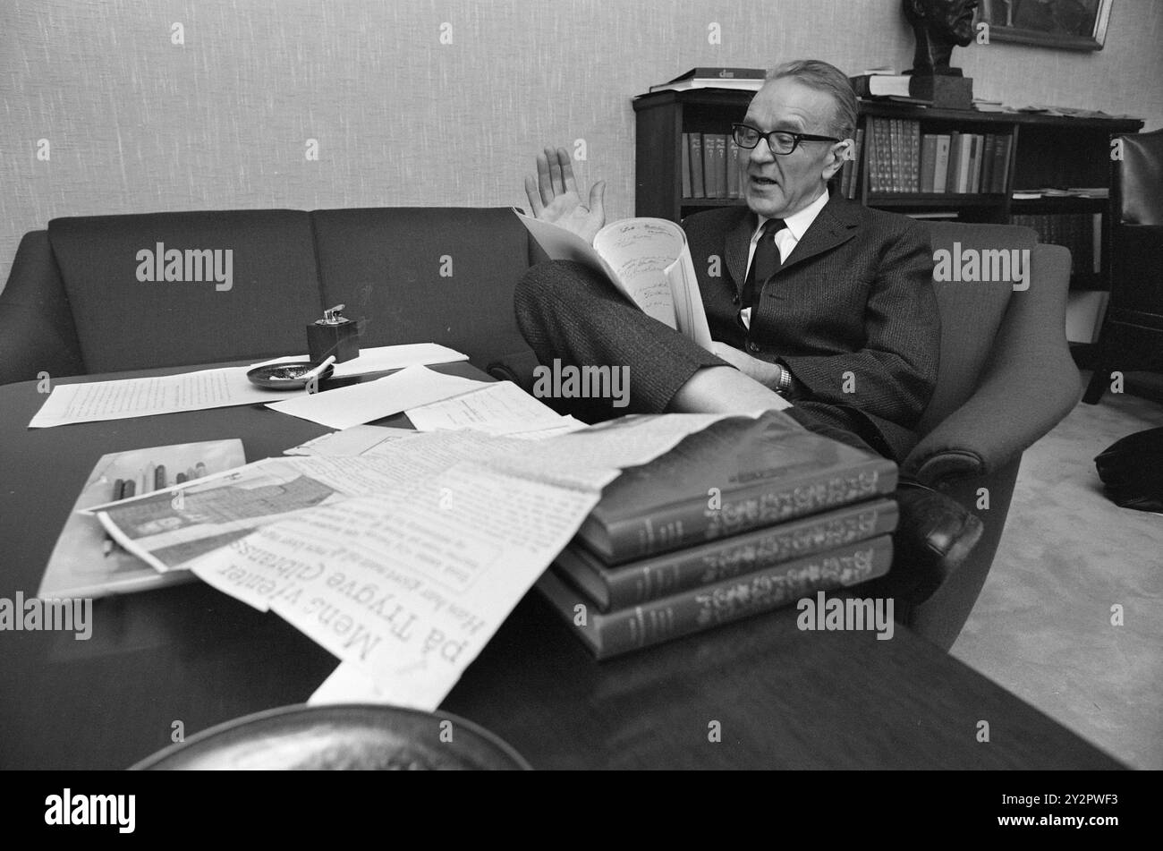 Actual 47-7-1970 : And the publisher sings in the background ...