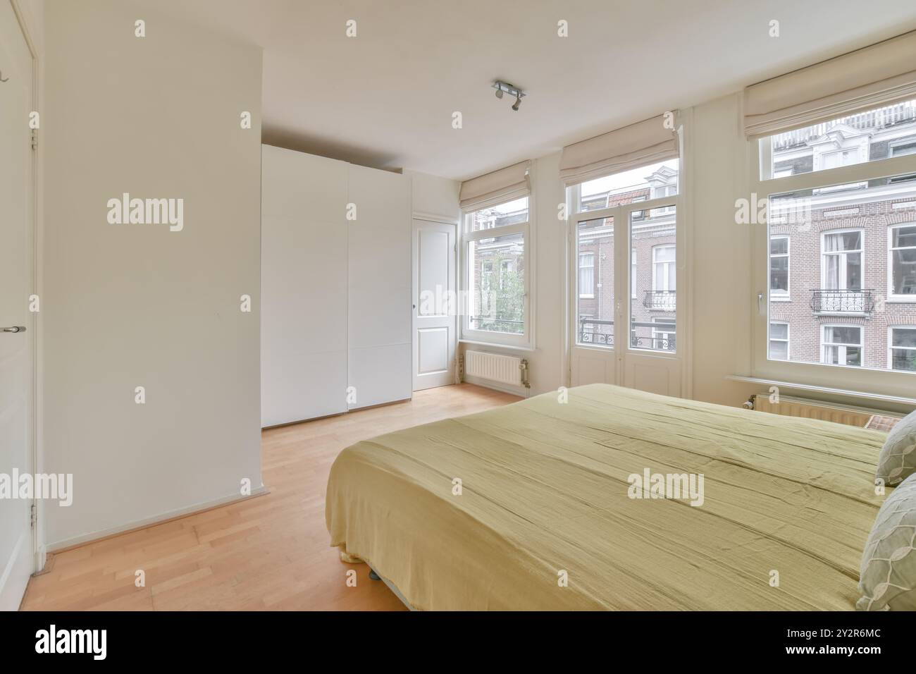 Featuring broad glass windows hi-res stock photography and images - Alamy