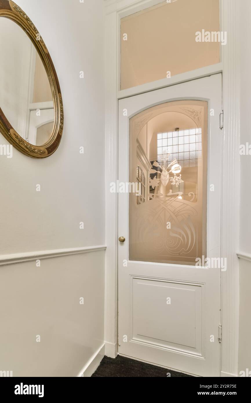 Entryway mirror hi-res stock photography and images - Alamy
