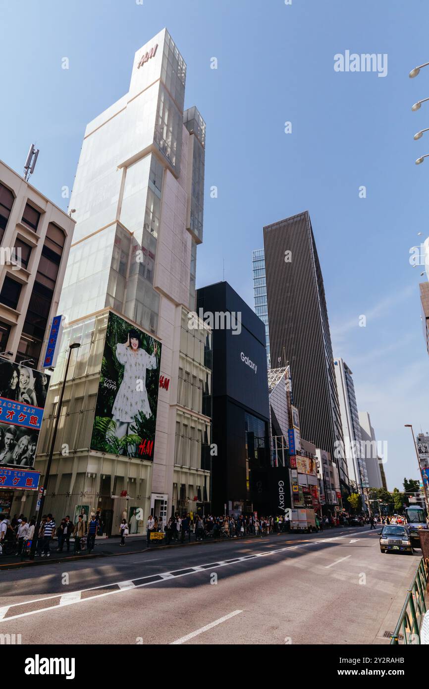 TOKYO, JAPAN - MAY 19, 2019 - Main Avenue thru Harajuku and Omotesando ...