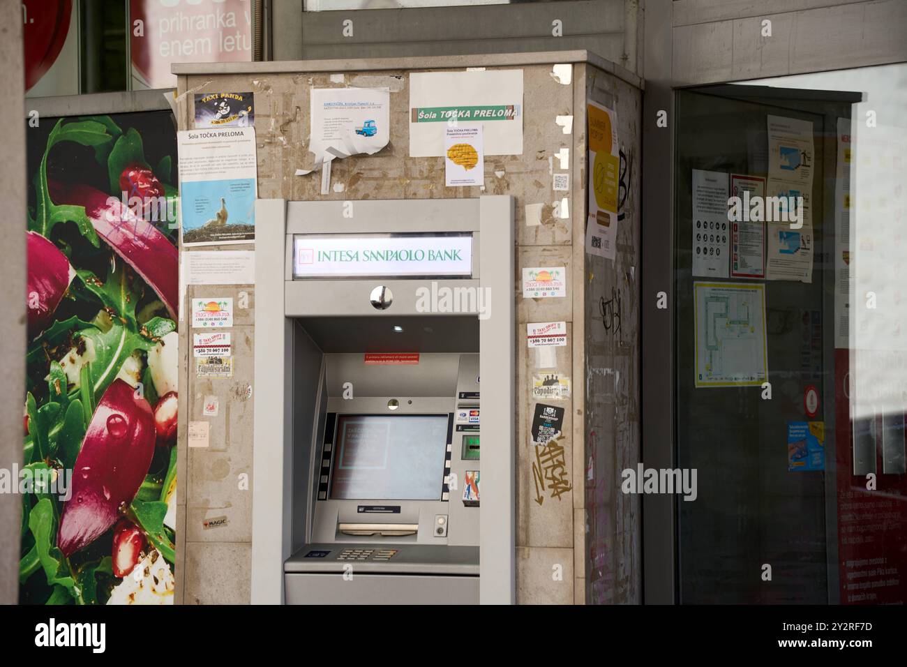 Geldabhebung hi-res stock photography and images - Alamy