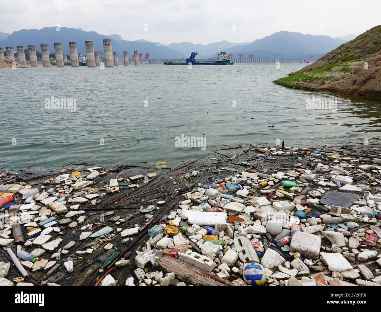YICHANG, CHINA - SEPTEMBER 11, 2024 - A small amount of floating ...