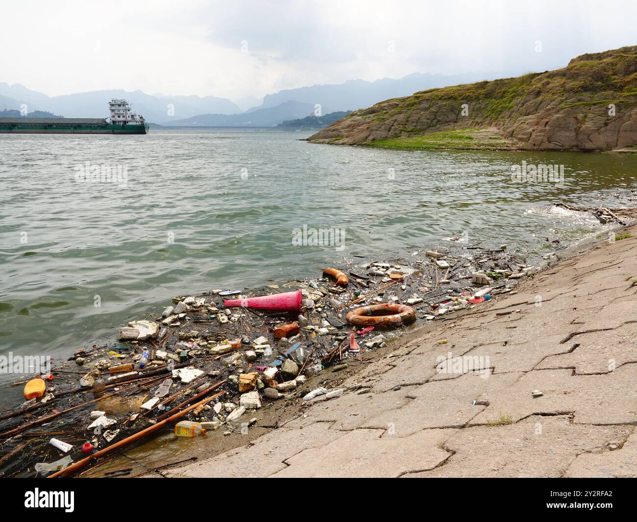 YICHANG, CHINA - SEPTEMBER 11, 2024 - A small amount of floating ...