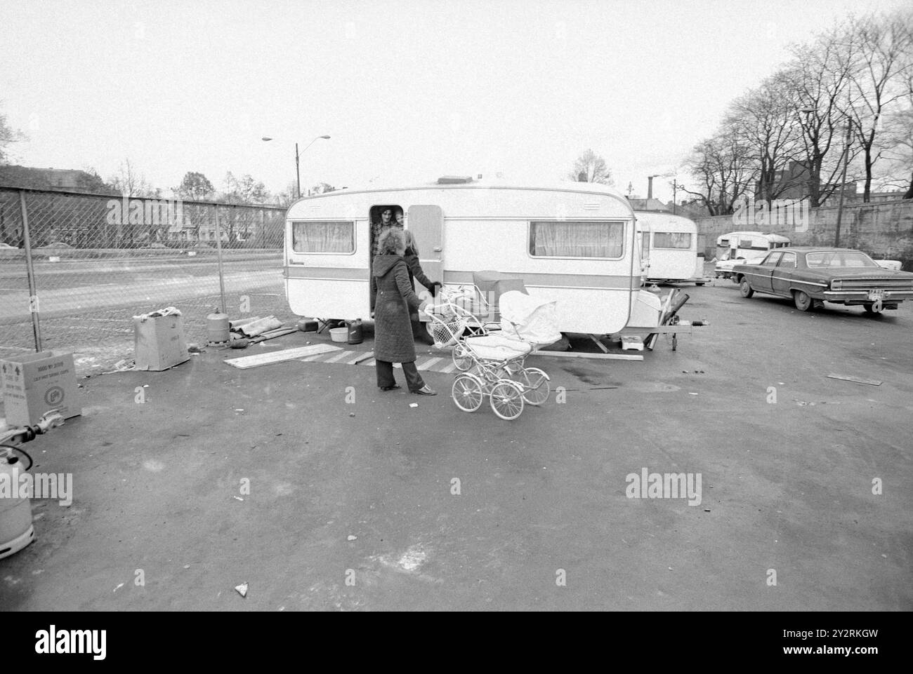 Current 47-2-1971 : The wanderers who ended up in the slums. Gypsies ...