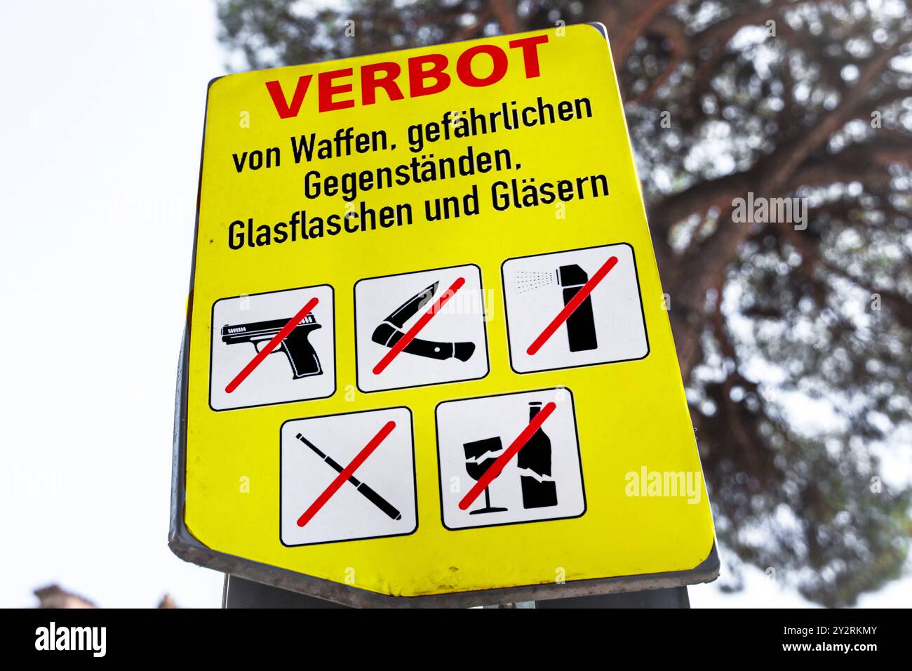 Waffen sind verboten hi-res stock photography and images - Alamy
