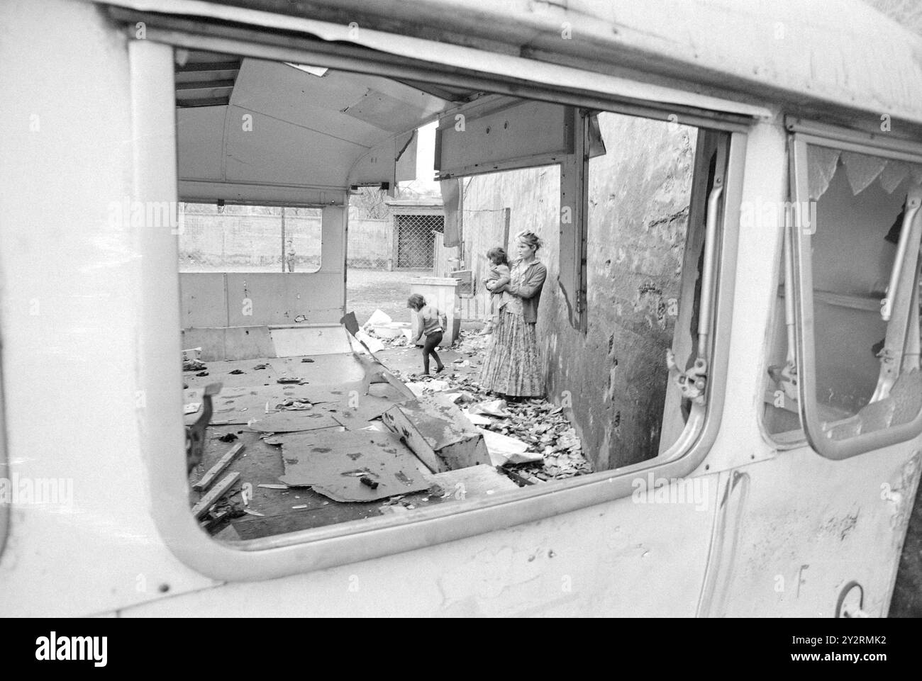 Current 47-2-1971 : The wanderers who ended up in the slums. Gypsies ...