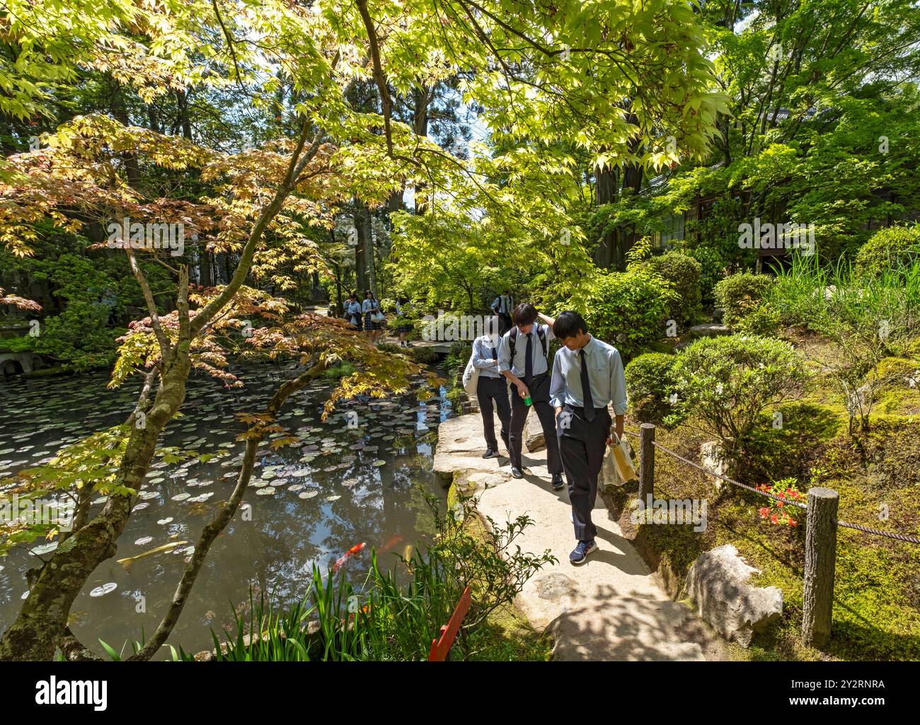 Japanese schoolgirls in uniform hi-res stock photography and images - Alamy