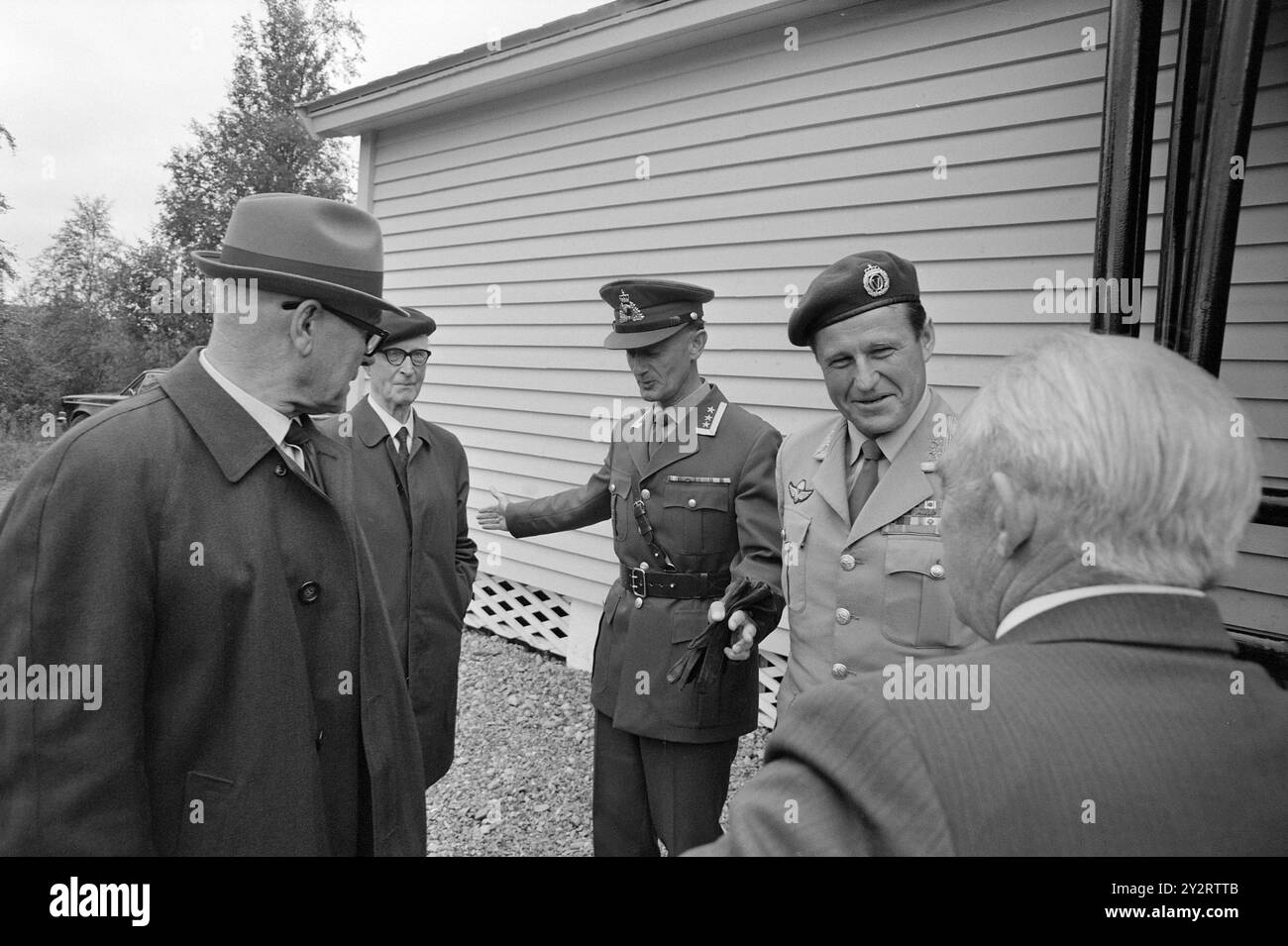 Actual 35 - 8 - 1971: With the king in borderlandThe garrison in Sør ...