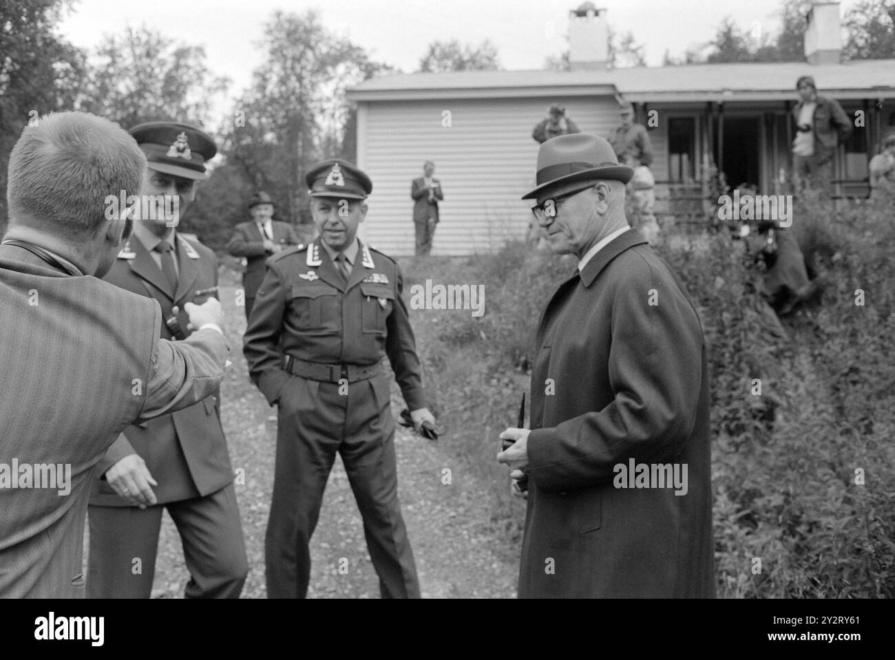 Actual 35 - 8 - 1971: With the king in borderlandThe garrison in Sør ...
