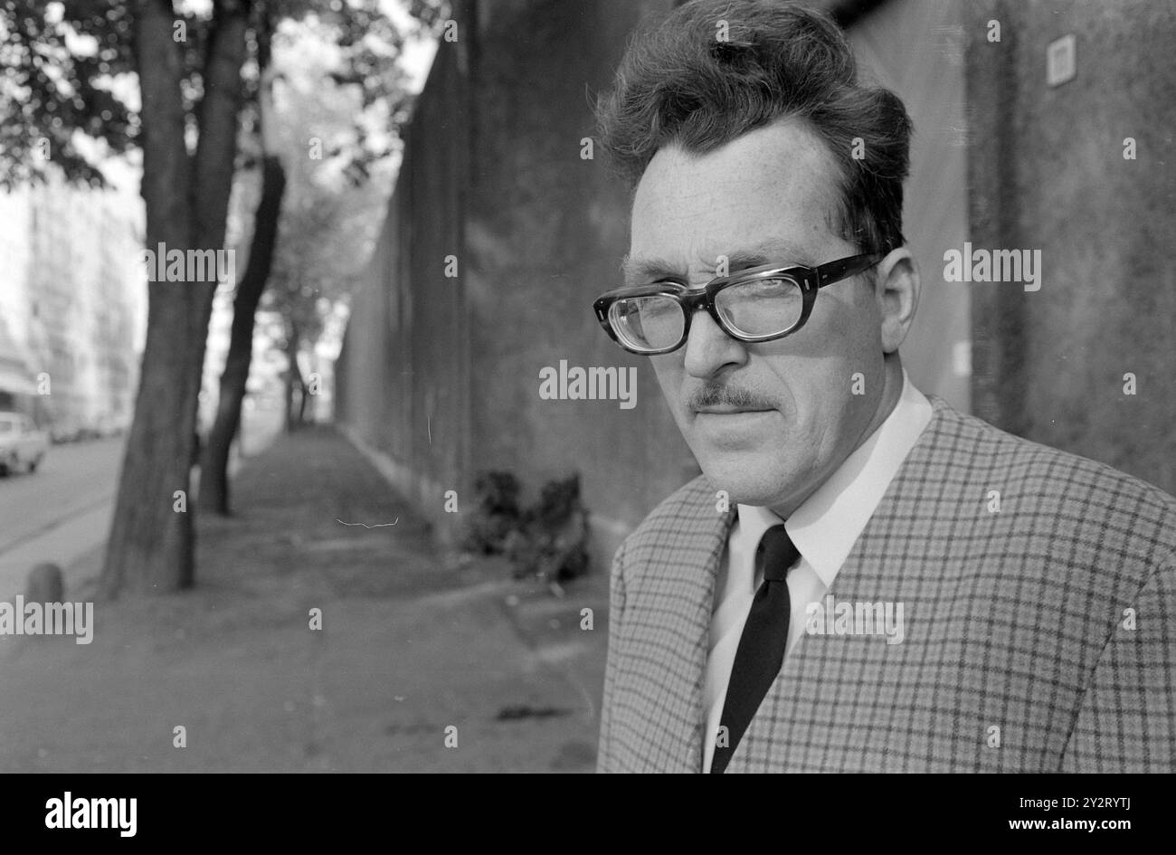 Current 36-7-1971 : Hard work behind sad walls.Prison officer Sigmund ...