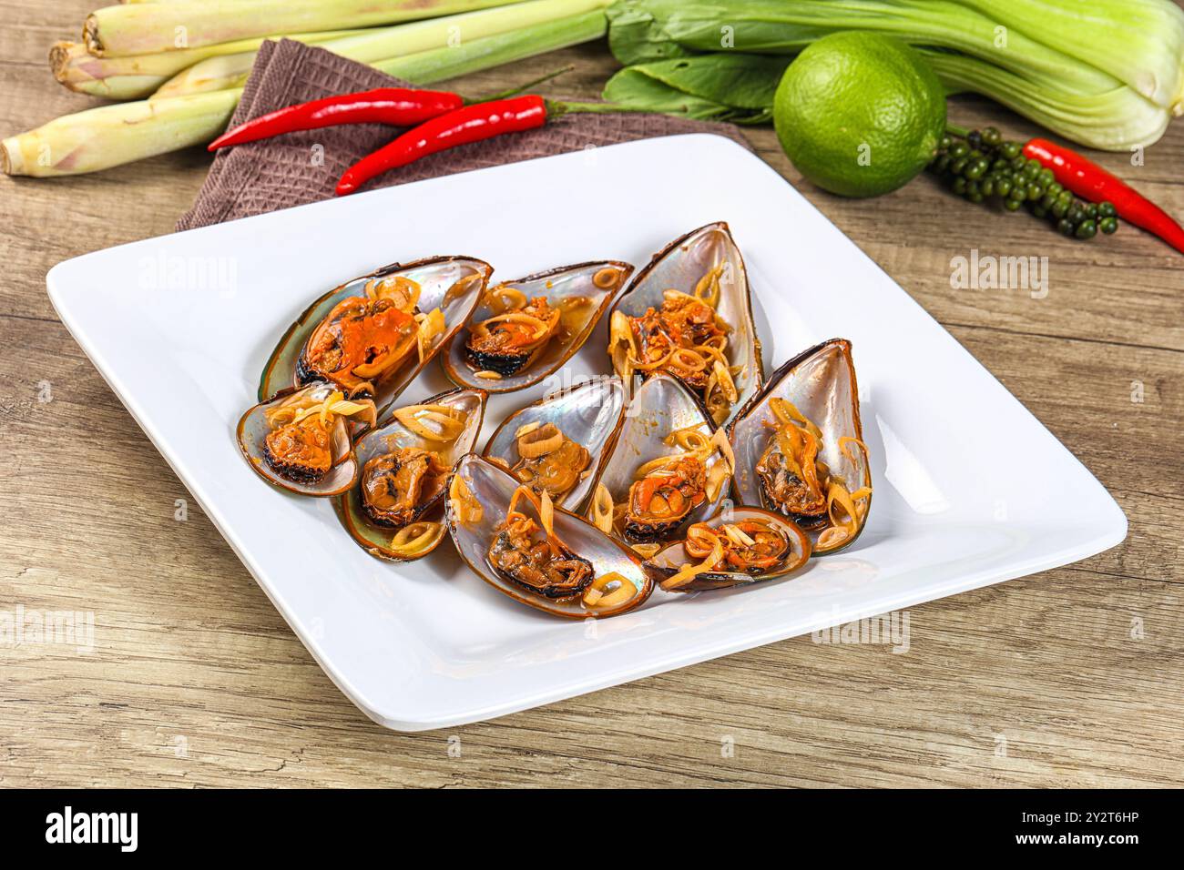 Steamed Messels with lemongrass and tomato Stock Photo - Alamy