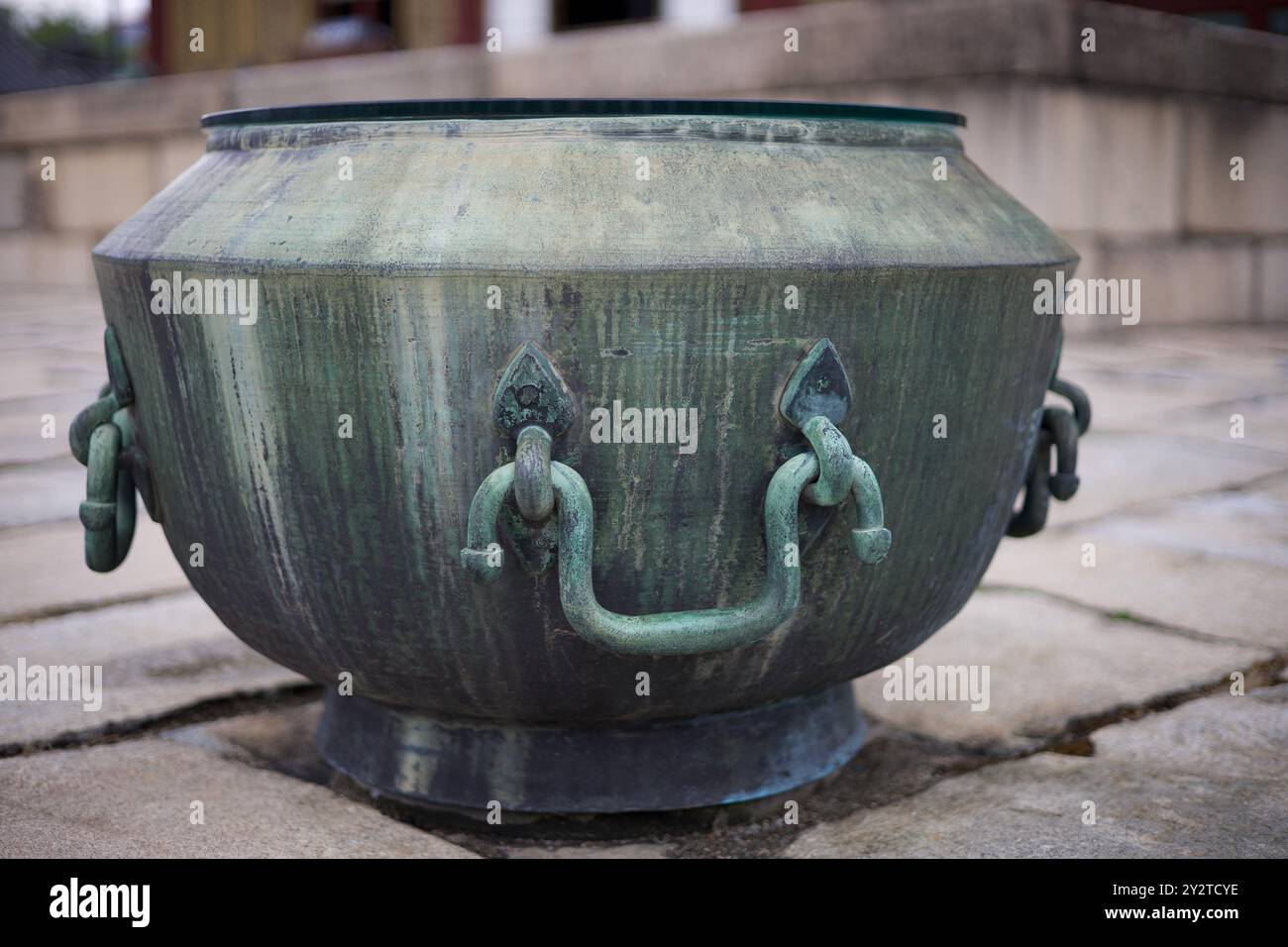 Bronze cauldron hi-res stock photography and images - Alamy