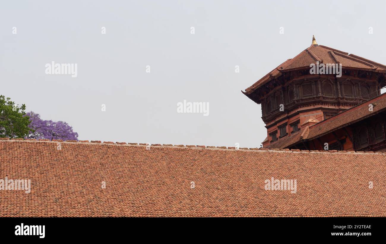 Traditional building tiled roof hi-res stock photography and images - Alamy