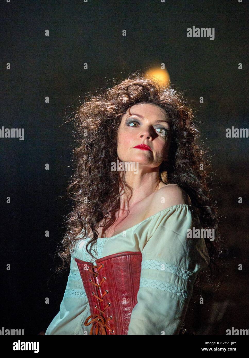 Sharon Small (The Singer) in CARMEN DISRUPTION by Simon Stephens at the ...