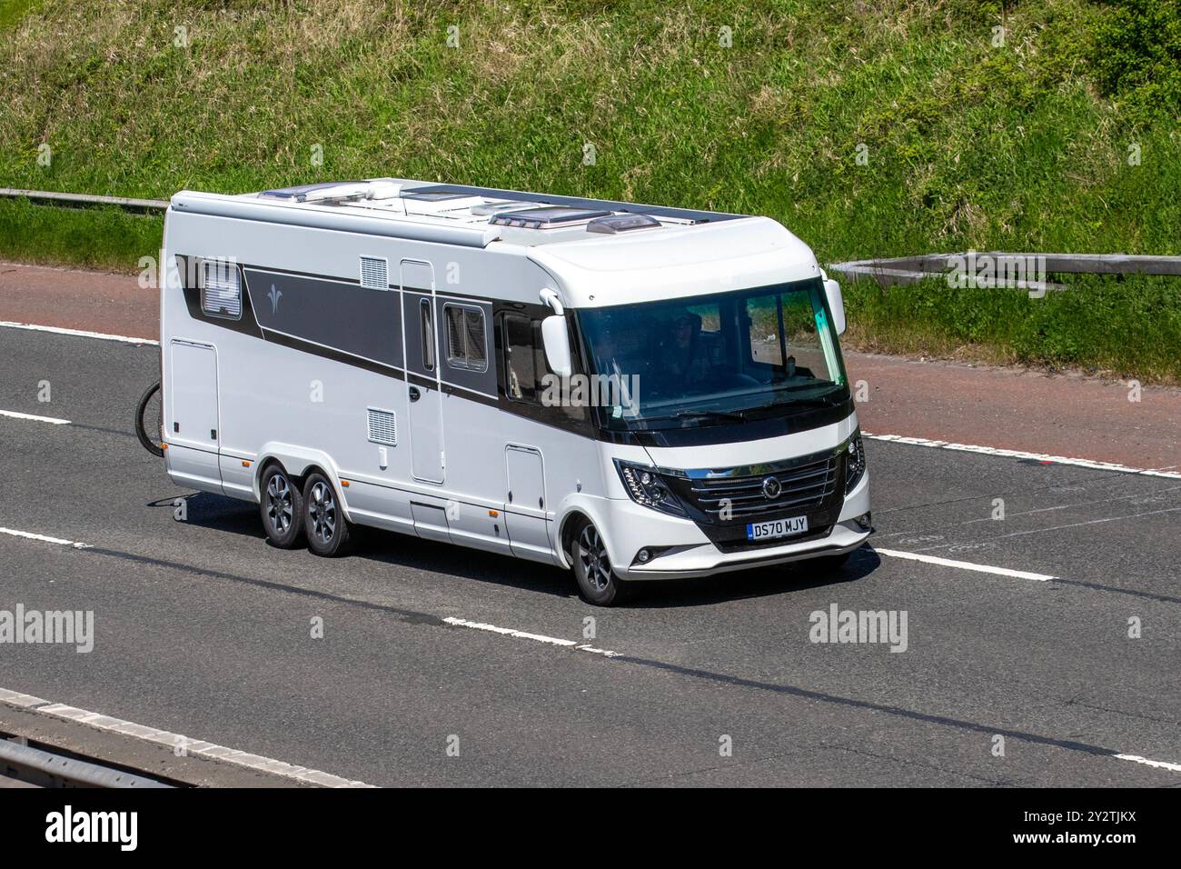 White Niesmann + Bischoff Arto 88Lf Auto Motohome; Multijet 180 Power ...