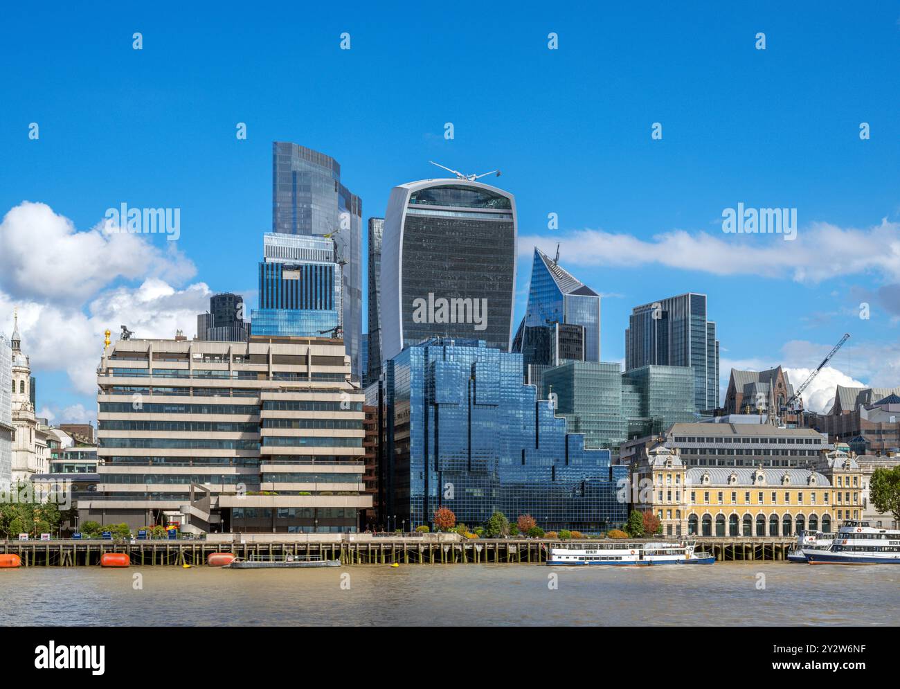 Skyscrapers in skyline river hi-res stock photography and images - Alamy