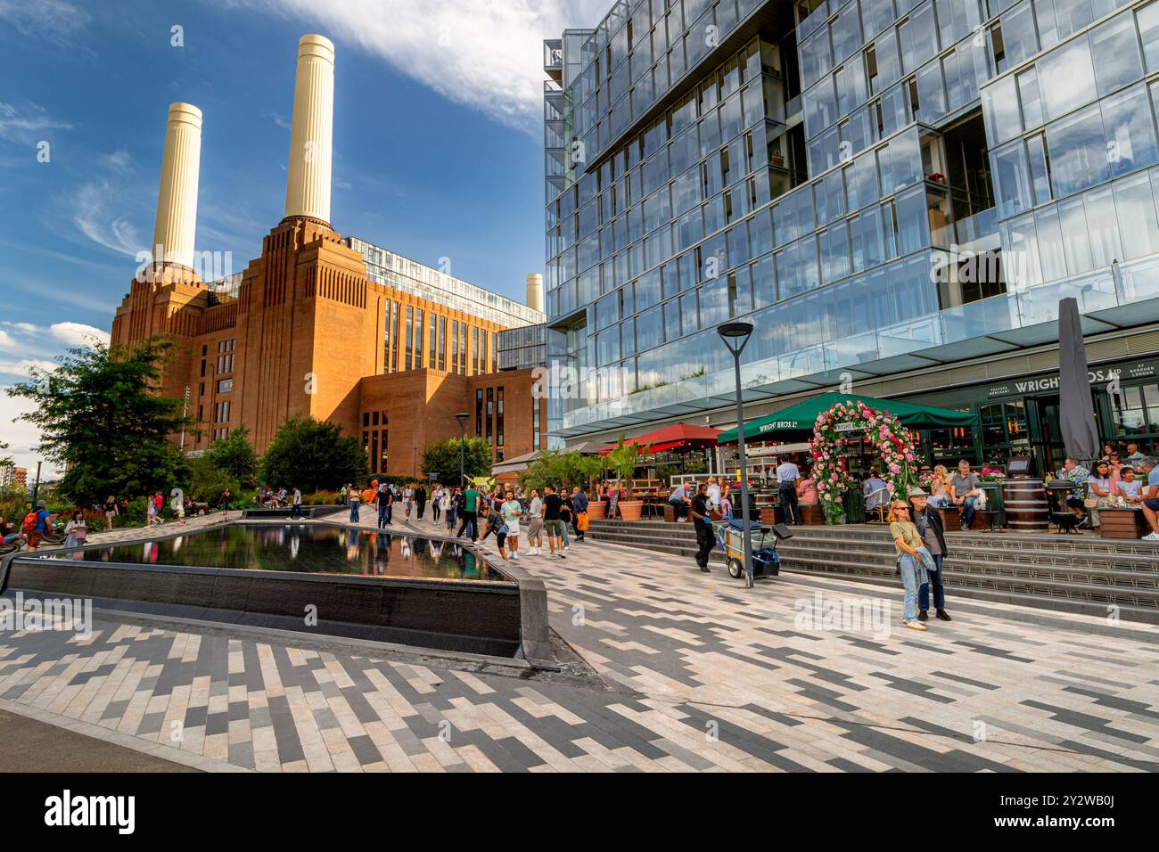 People enjoying a day out at battersea hi-res stock photography and ...
