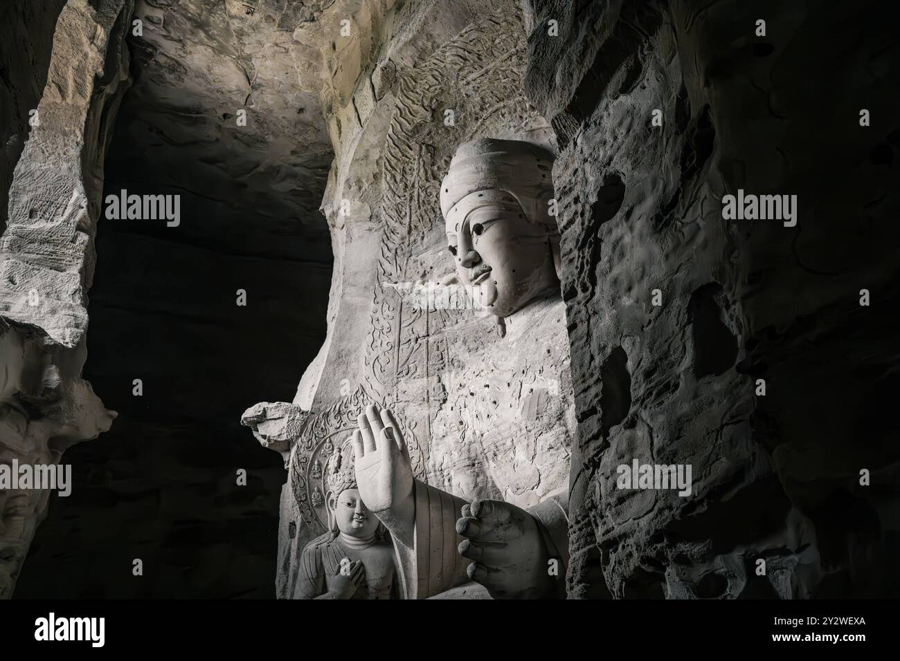 The ancient stone statues of Buddha inside the Yungang Grottoes in ...