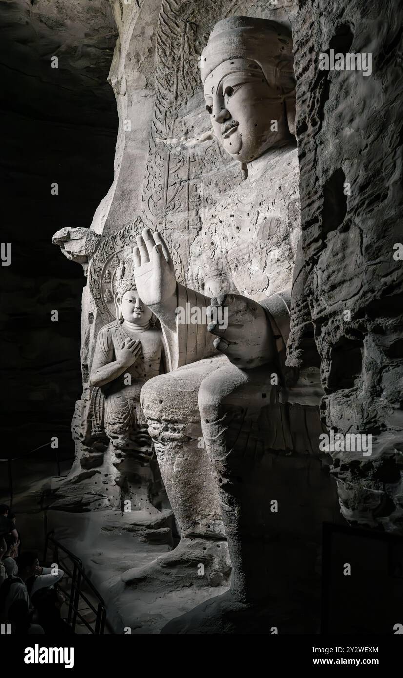 The ancient stone statues of Buddha inside the Yungang Grottoes in ...