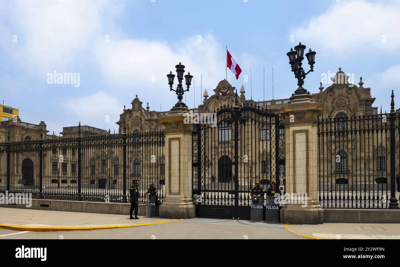 Presidential palace in Lima, Peru Stock Photo - Alamy