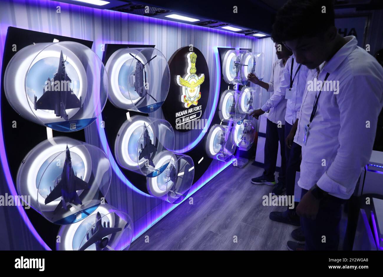 Kolkata, West Bengal, India. 11th Sep, 2024. School students watching ...