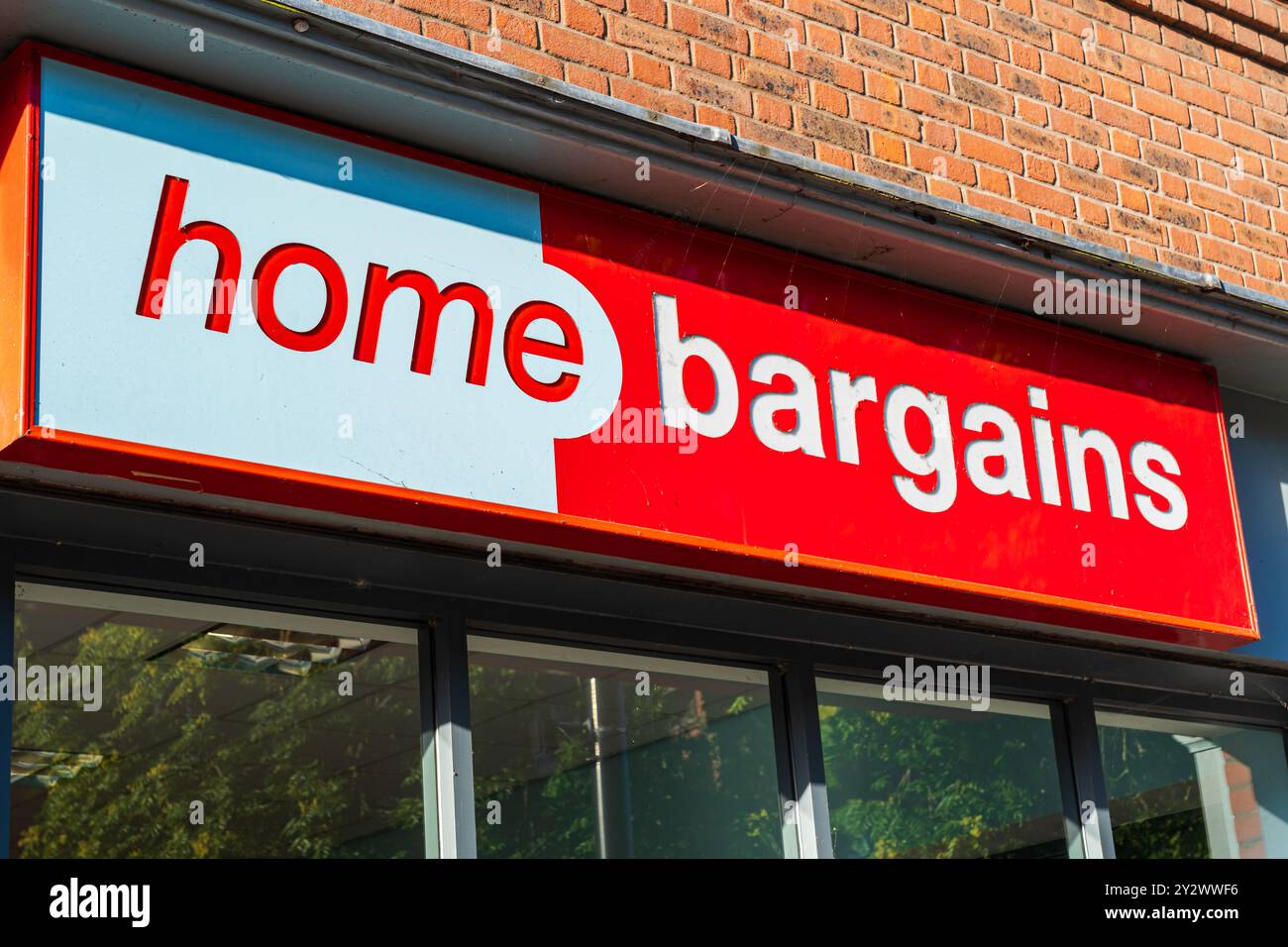 Home bargains logo hi-res stock photography and images - Alamy