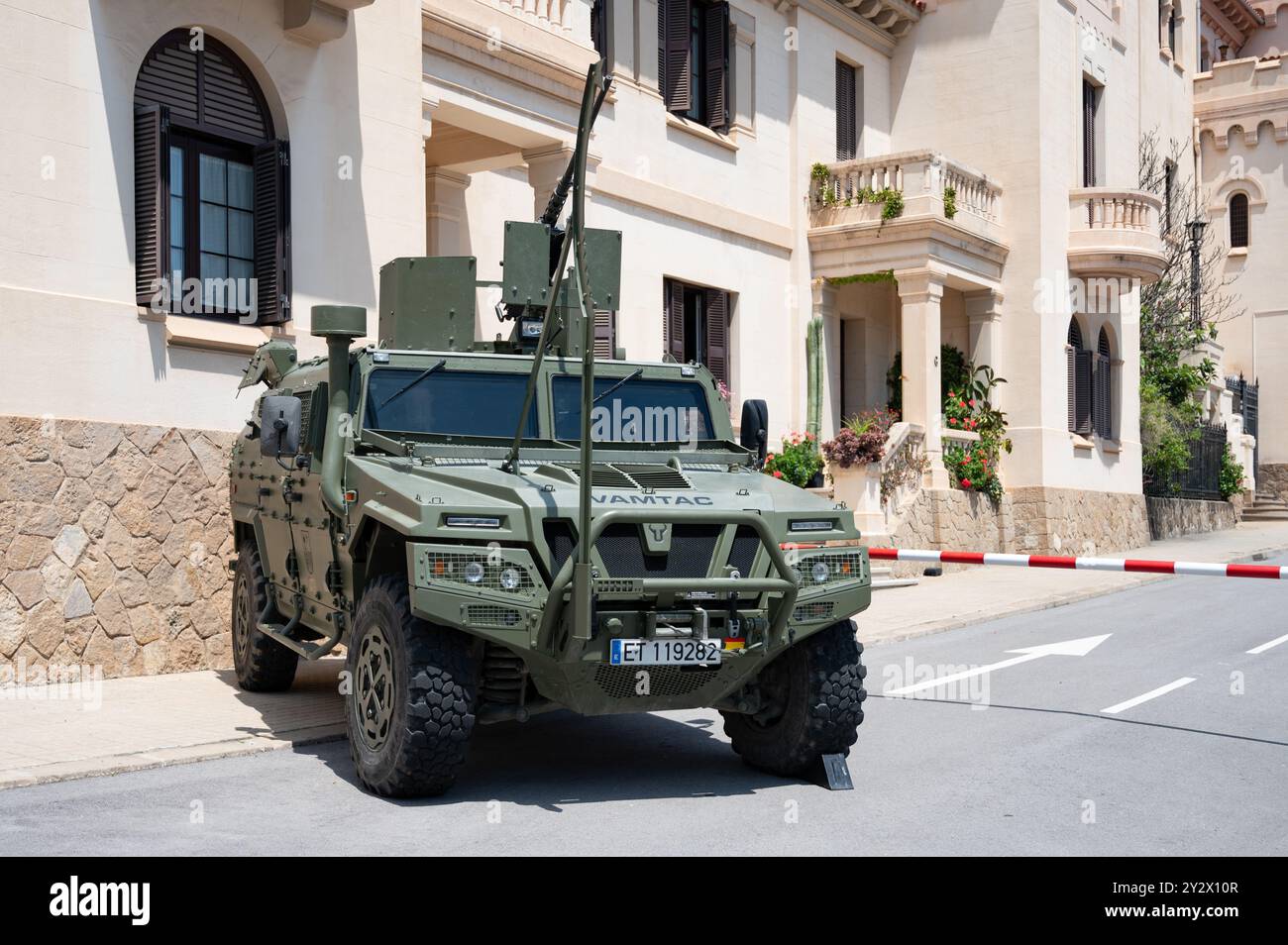 vehicle of the Spanish army URO Vamtac ST5 equipped with a cable cutter ...