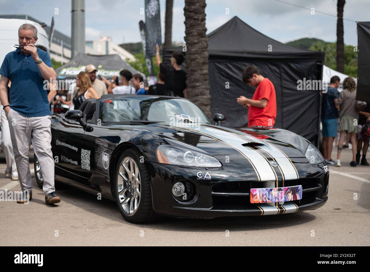second generation Dodge Viper ZB I, There are many people and public ...