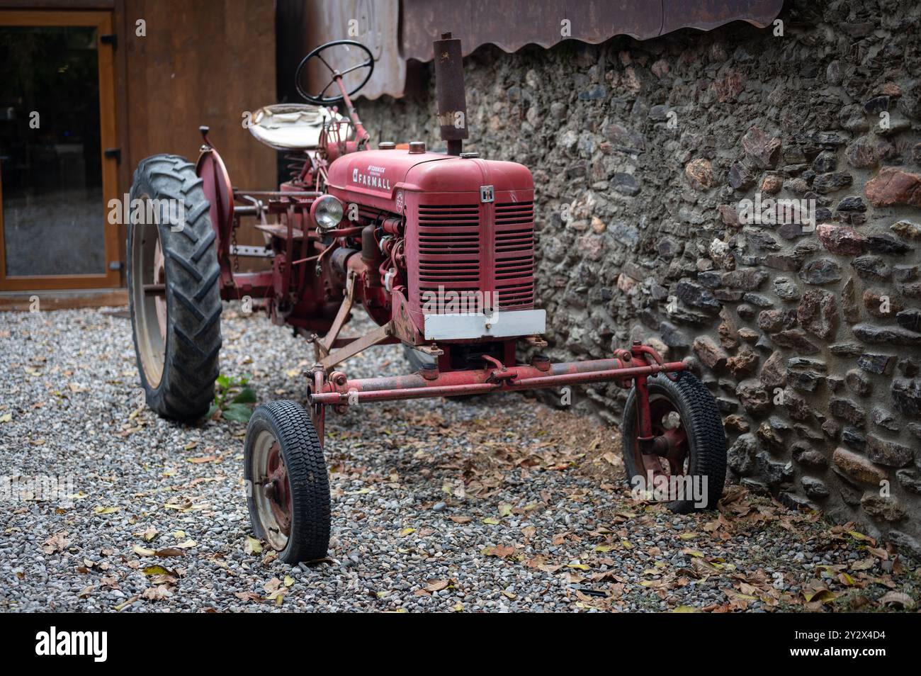 Farmall super c tractor hi-res stock photography and images - Alamy