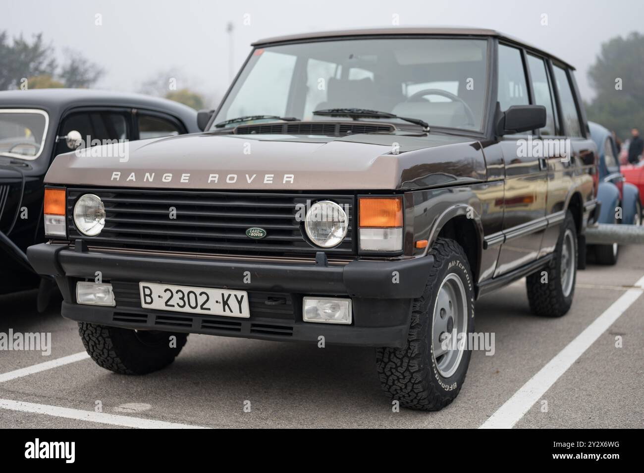 Front view of a classic first generation Land Rover Range Rover Classic ...