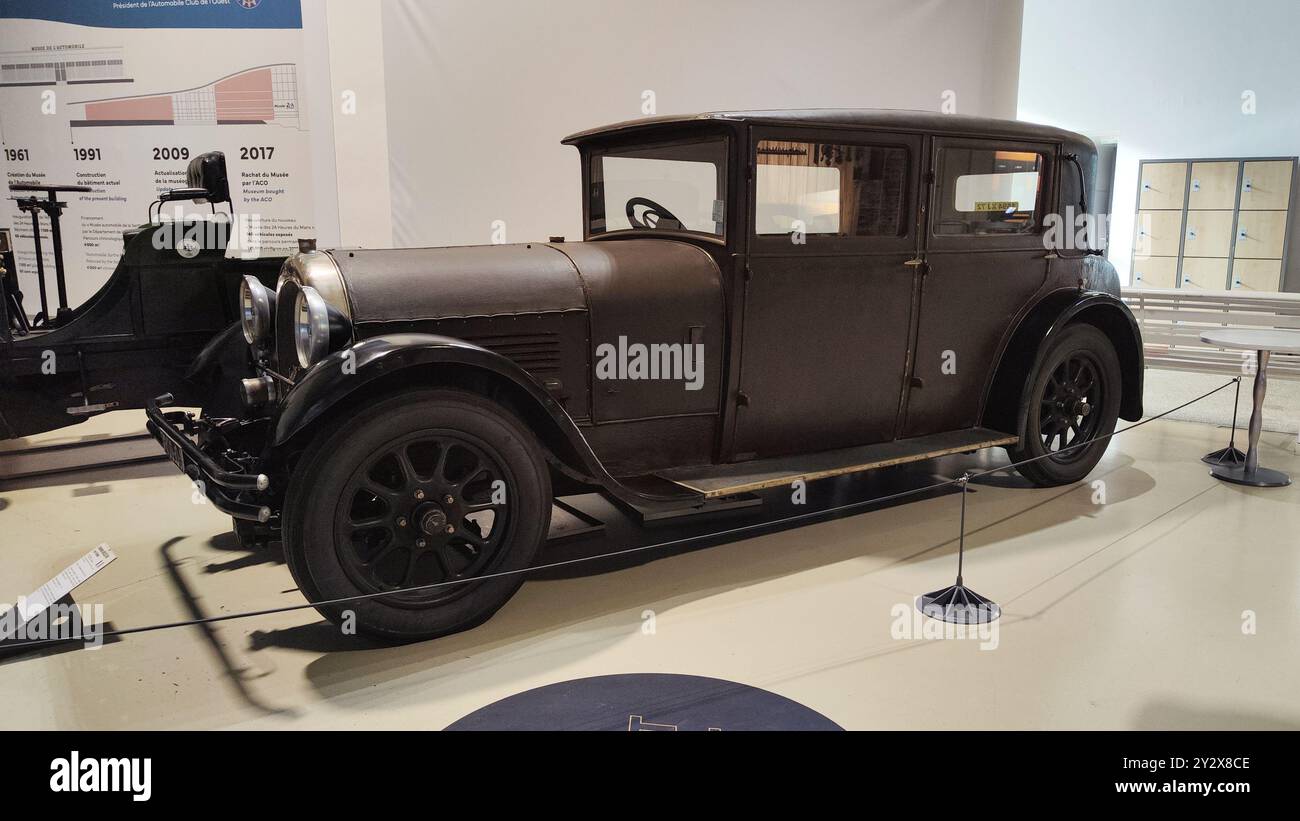 Side detail of the historic Amedee Bollee Fils Type F Berline racing ...