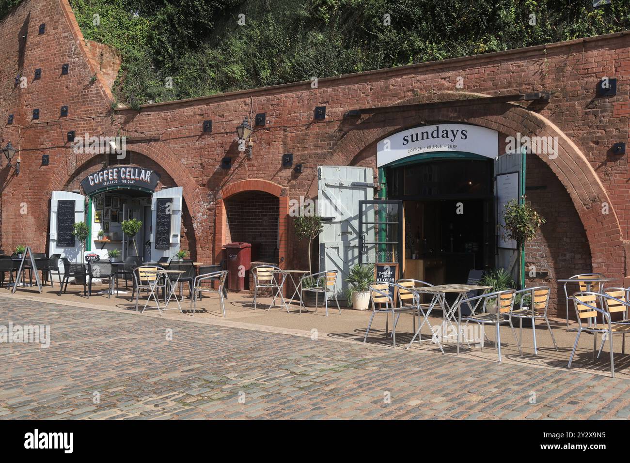 Arches and coffee shop hi-res stock photography and images - Alamy