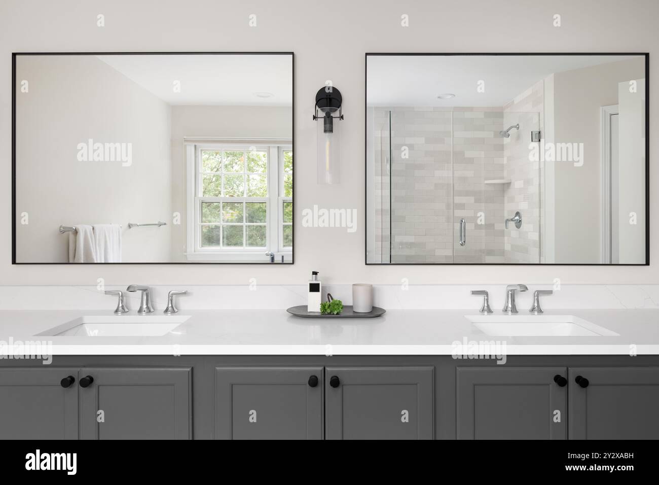 White vanity with black granite countertop and white sinks hi-res stock photography and images ...