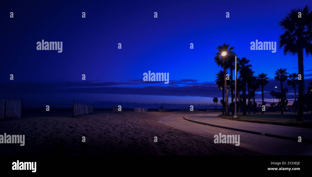 The strand bike path hi-res stock photography and images - Alamy