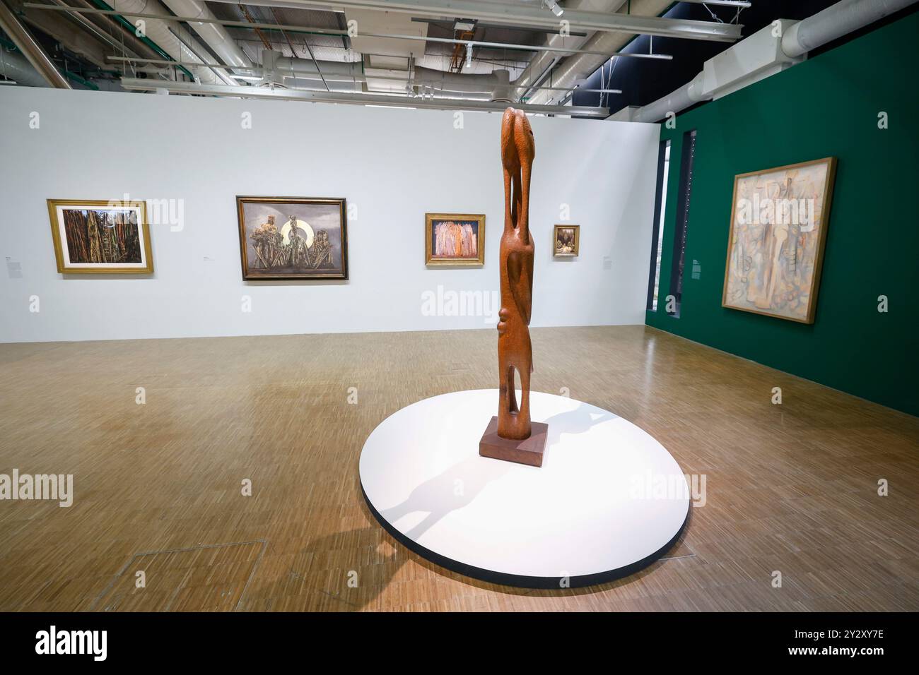 Surrealism movement hi-res stock photography and images - Alamy