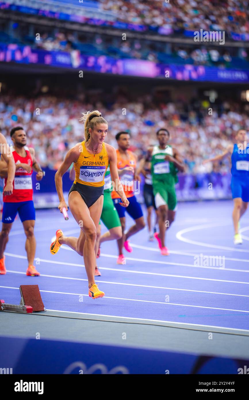 Alica Schmidt participating in the 4X400 meters relay at the Paris 2024 ...