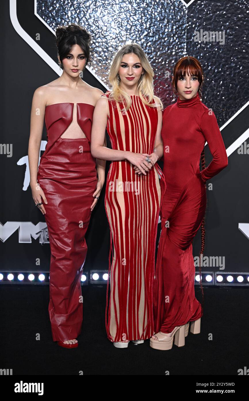 (left to right) Alejandra Villareal, Daniela Villareal and Paulina ...