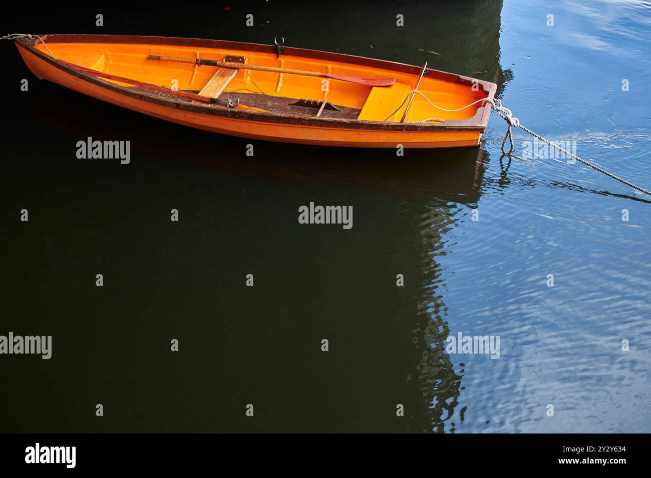 A line of people orange hi-res stock photography and images - Alamy