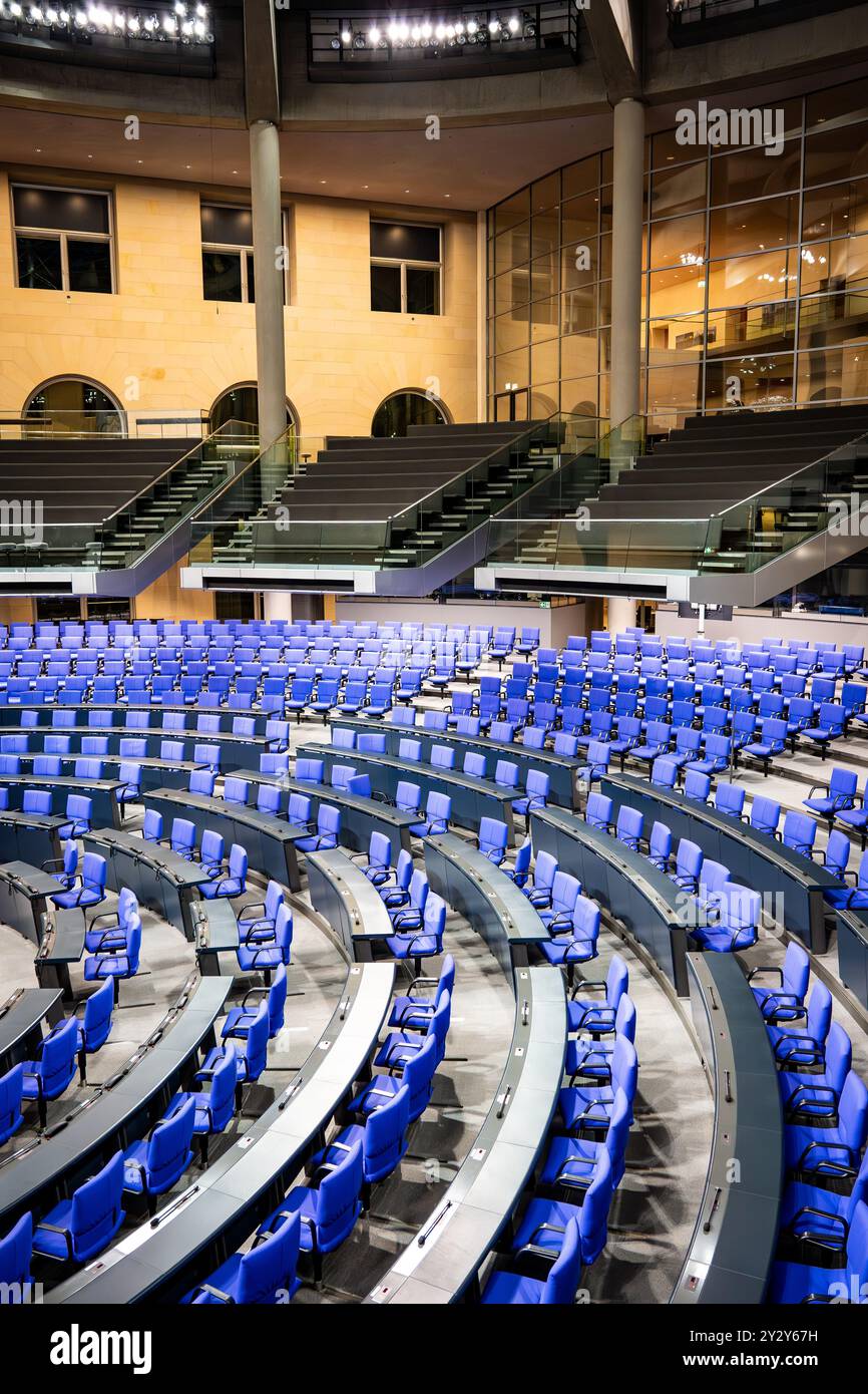 Parliamentary seating arrangement hi-res stock photography and images ...