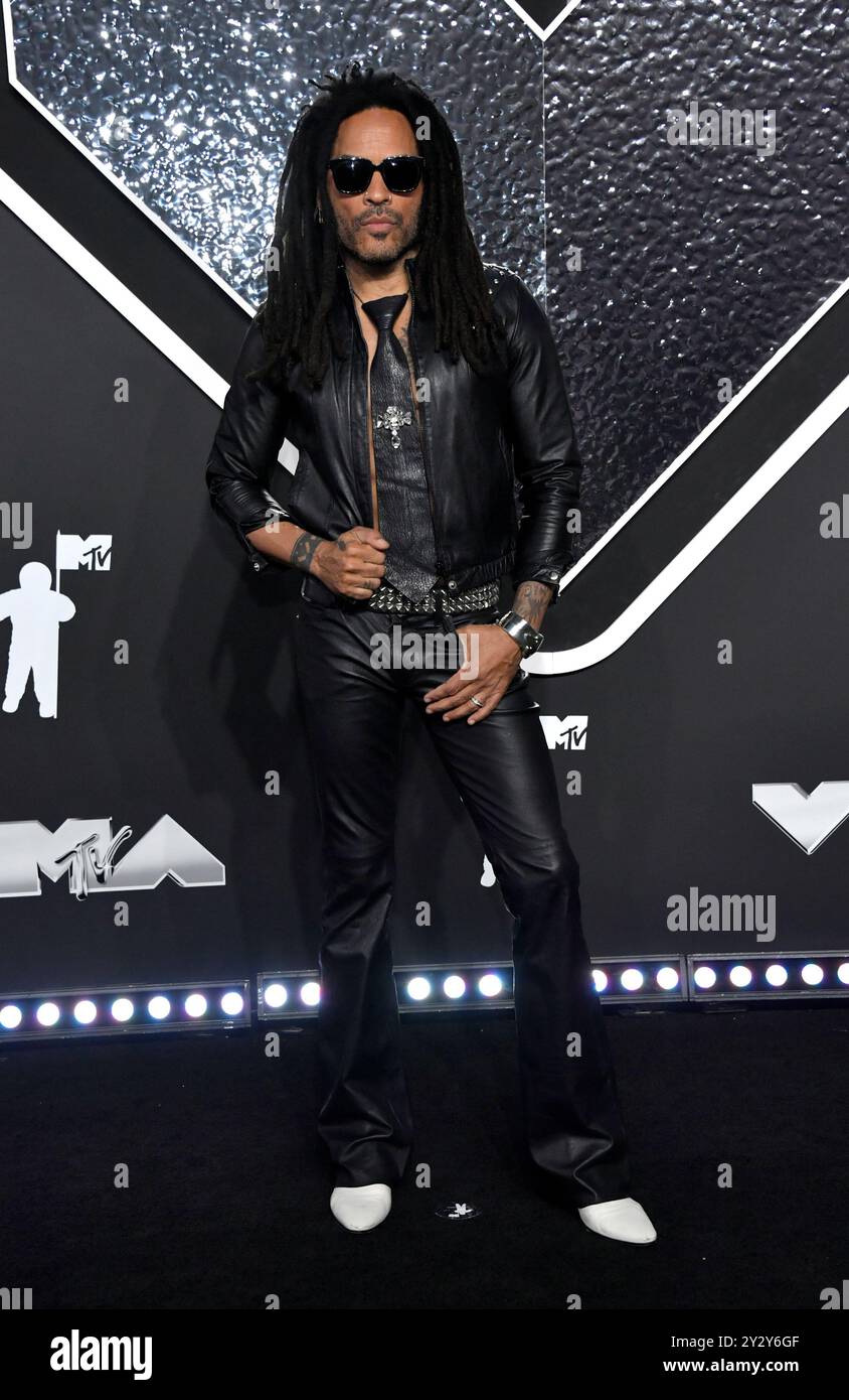 Lenny Kravitz arrives at the MTV Video Music Awards on Wednesday, Sept ...