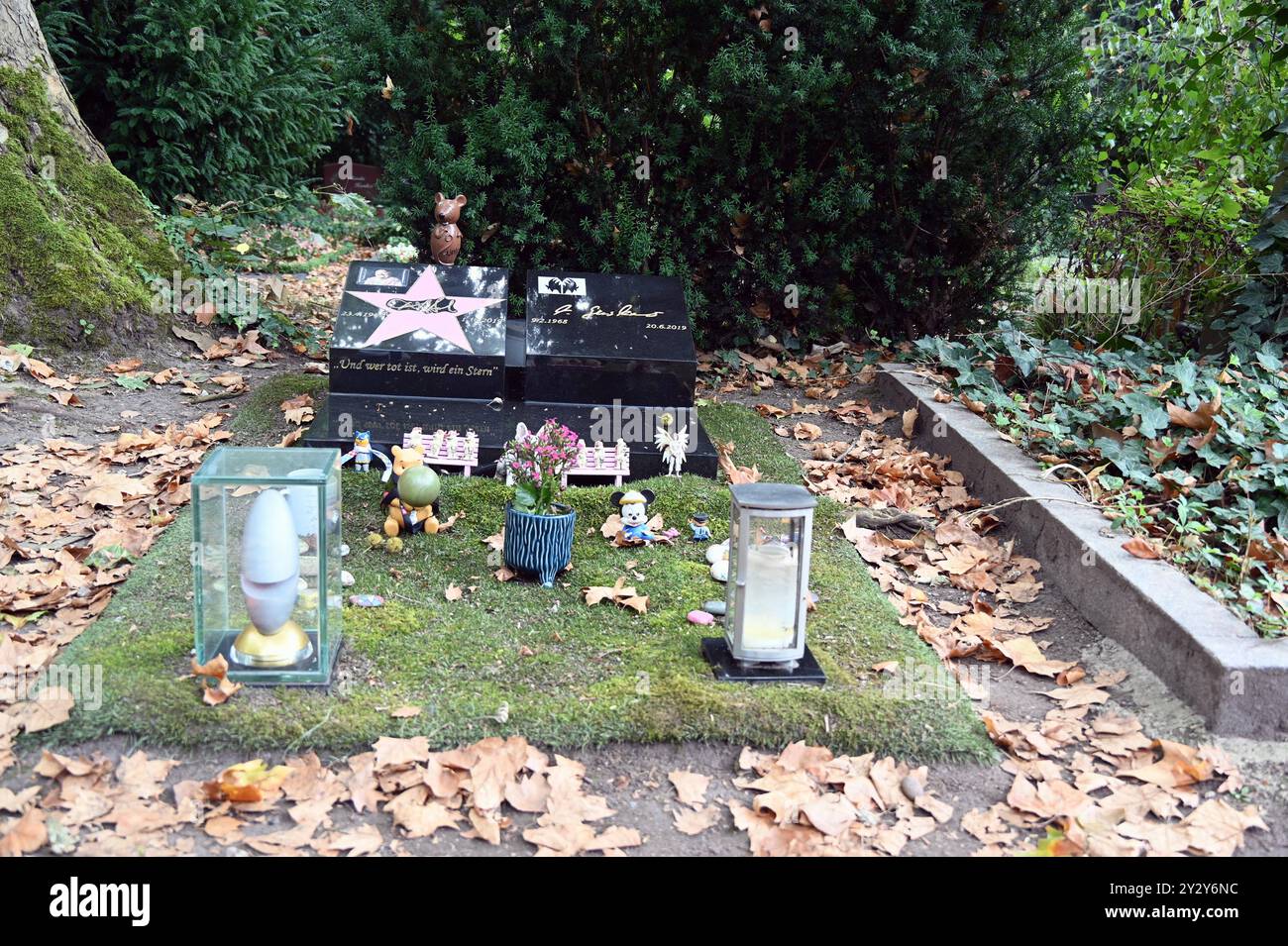 Grab des 2012 verstorbenen Schauspieler Dirk Bach und seinem Mann Thomas auf dem Kölner ...