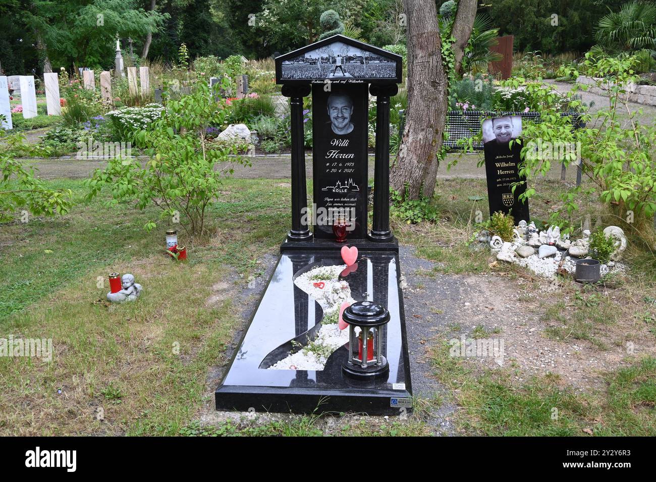 Grab des 2021 verstorbenen Schauspieler Will Herren auf dem Kölner Prominentenfriedhof Melaten ...