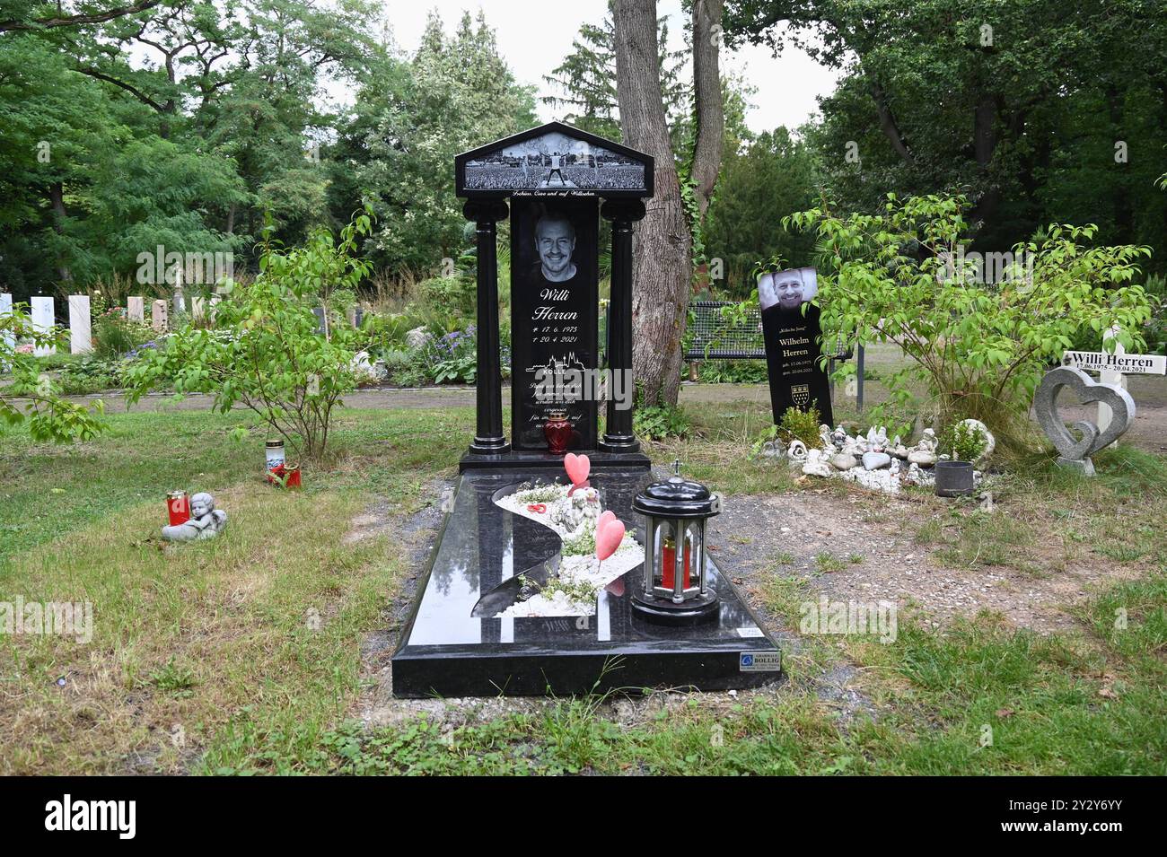 Grab des 2021 verstorbenen Schauspieler Will Herren auf dem Kölner Prominentenfriedhof Melaten ...