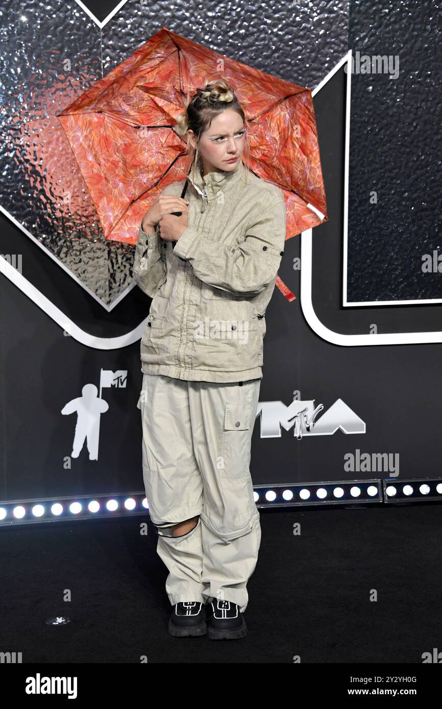 Dora Jar arrives at the MTV Video Music Awards on Wednesday, Sept. 11 ...