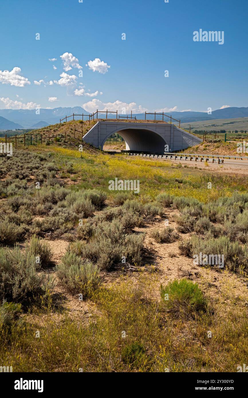 Vertical highway crossing two hi-res stock photography and images - Alamy