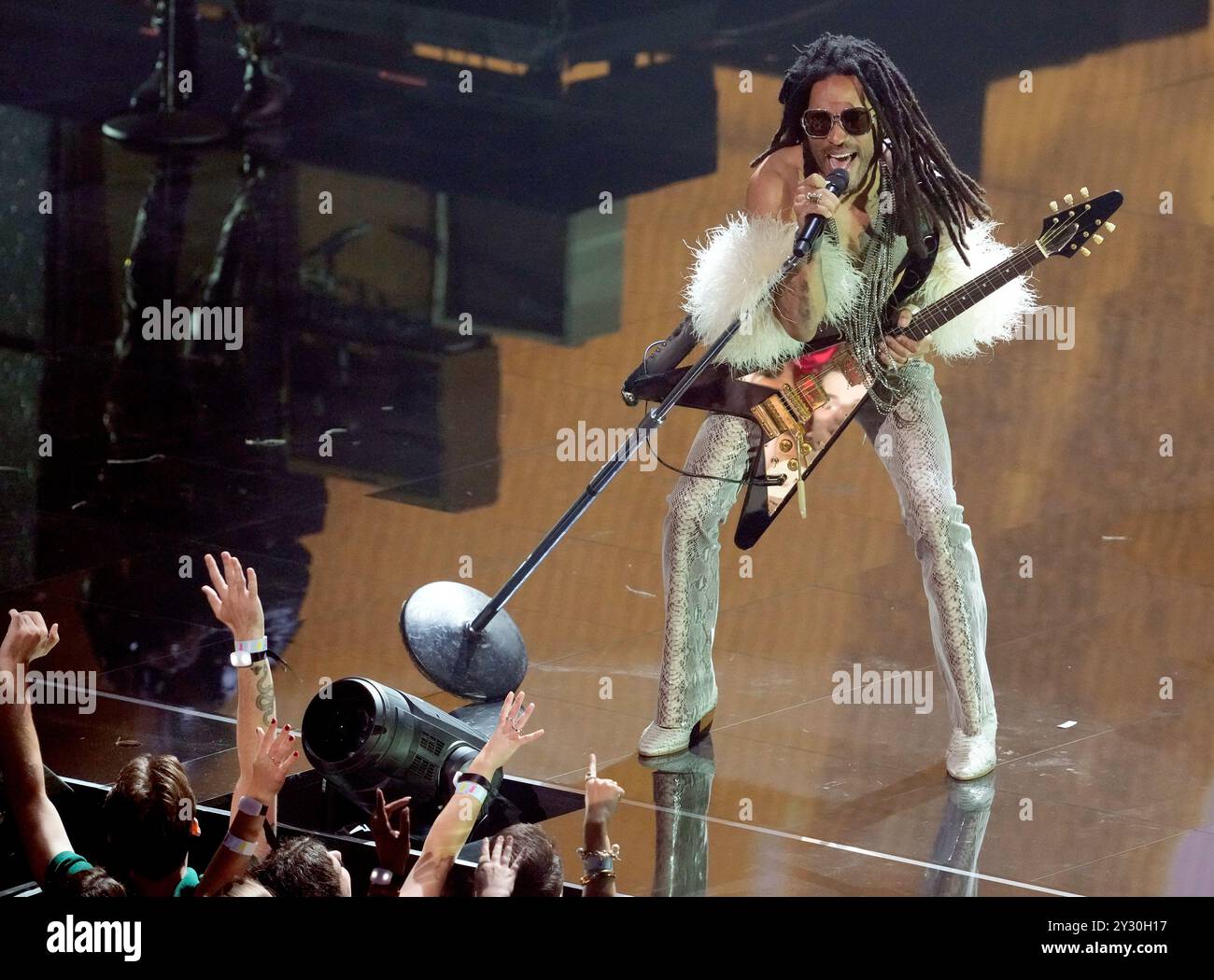Lenny Kravitz performs during the MTV Video Music Awards on Wednesday ...