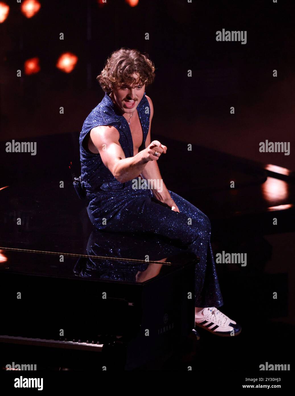 Elmont, United States. 11th Sep, 2024. Benson Boone performs on stage ...