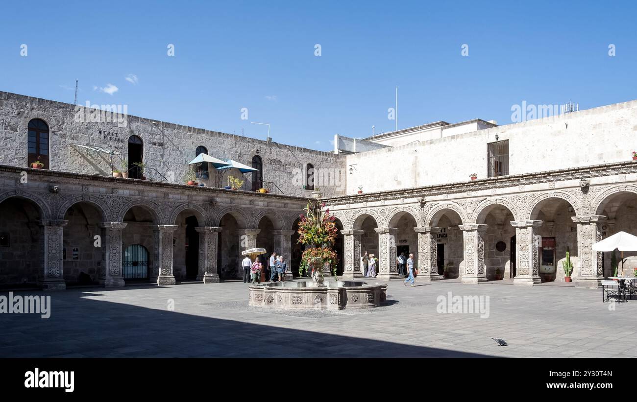 Detail of the cloisters of the 'La Iglesia de la Compañía', a temple ...