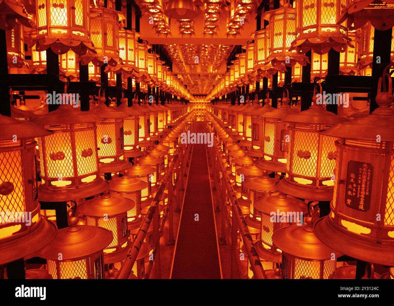 Lantern hall koyasan hi-res stock photography and images - Alamy