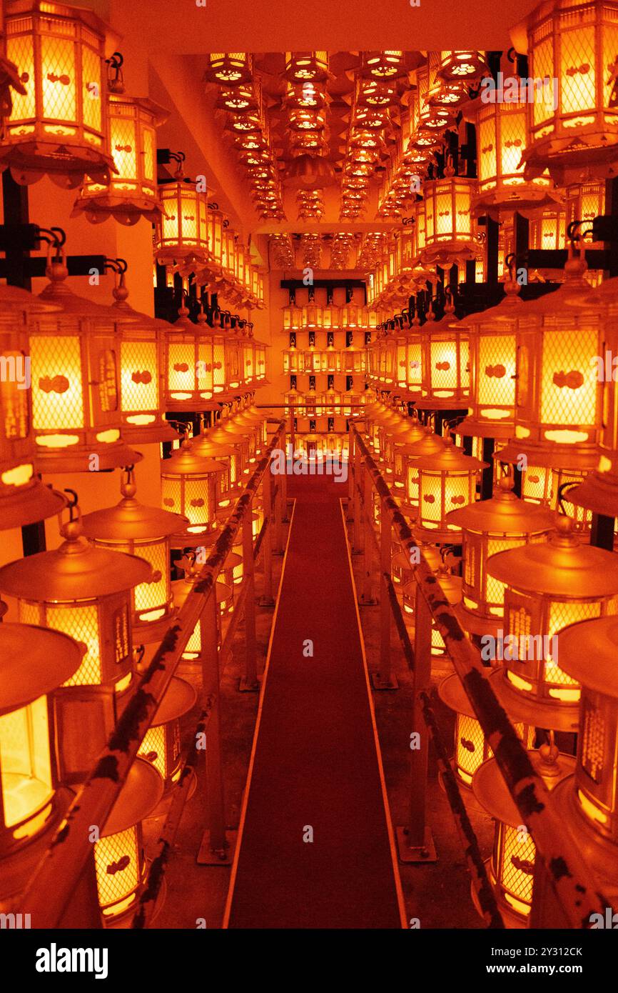 Lantern hall koyasan hi-res stock photography and images - Alamy